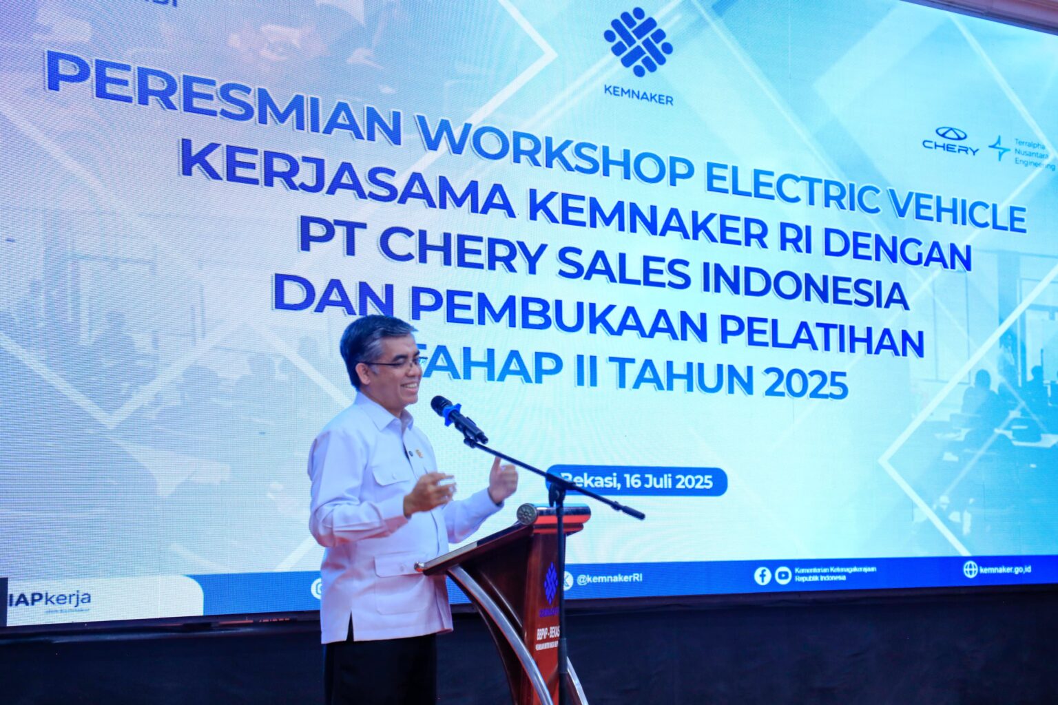 Menaker Resmikan Workshop Kendaraan Listrik dan Buka Pelatihan Tahap II ...